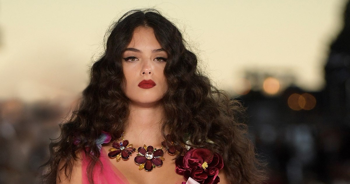Deva Cassel | Η κόρη της Monica Bellucci στο σόου του οίκου Dior με νέο ...