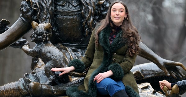 Ella Beatty | Η κόρη του Warren Beatty και της Annette Bening ακολουθεί ...