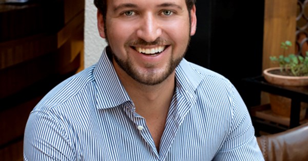 Les Connoisseurs: Johnny Tomazos