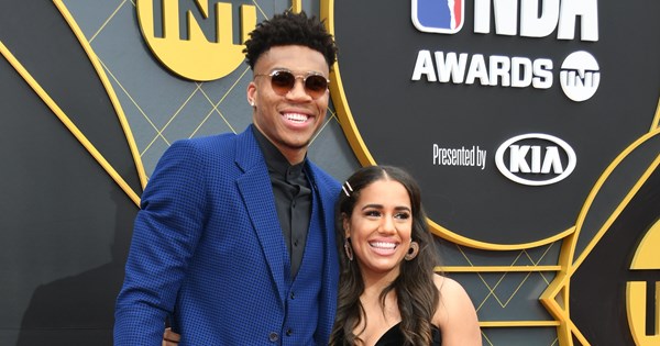 Ο Γιάννης Αντετοκούνμπο και η Mariah Riddlesprigger περιμένουν το τρίτο ...